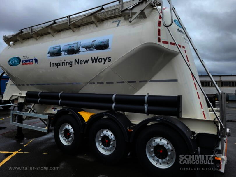 - Tank/silo truck | 5479240 | EN